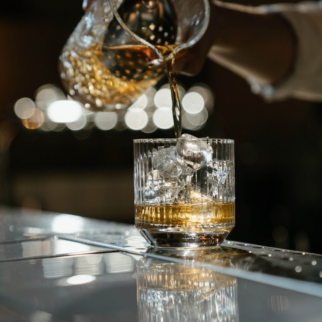 How to Stir a Cocktail: A Comprehensive Guide to Mixology